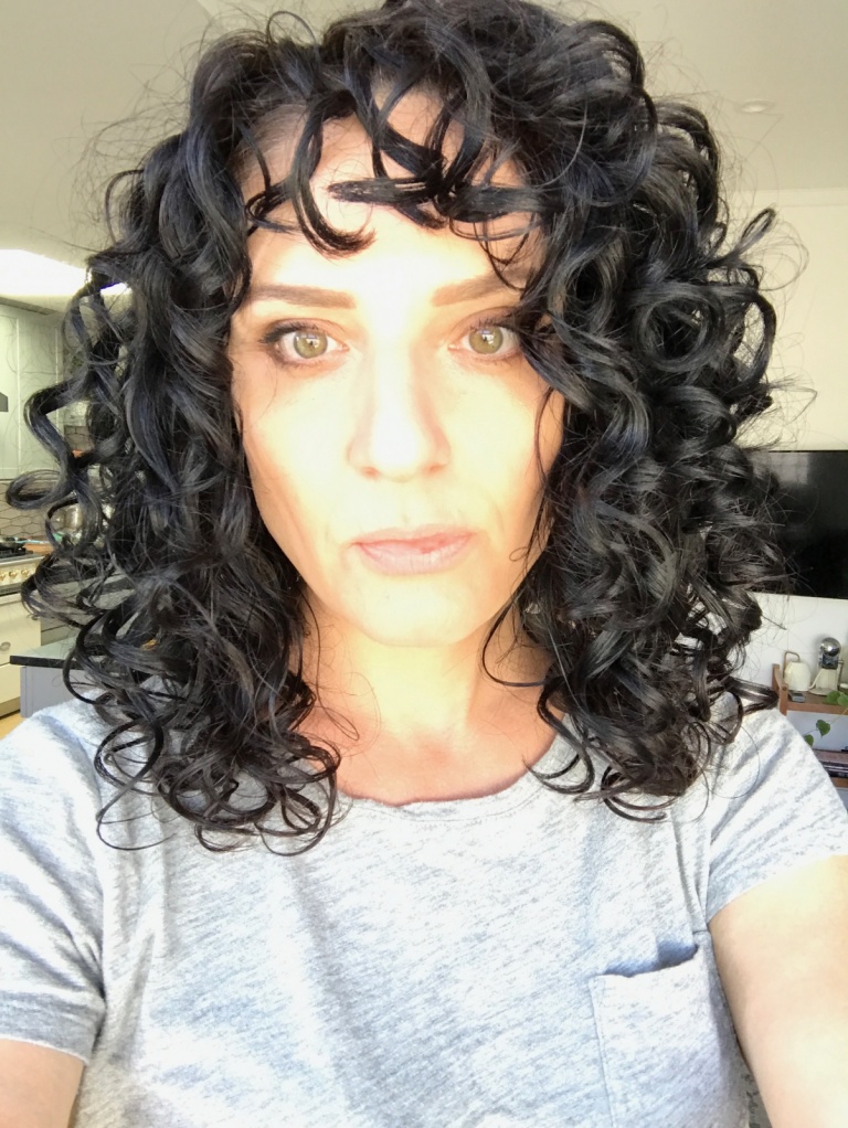 embracing my curly hair and why I don't use the curly girl method embracing my curly hair and why I don't use the curly girl method